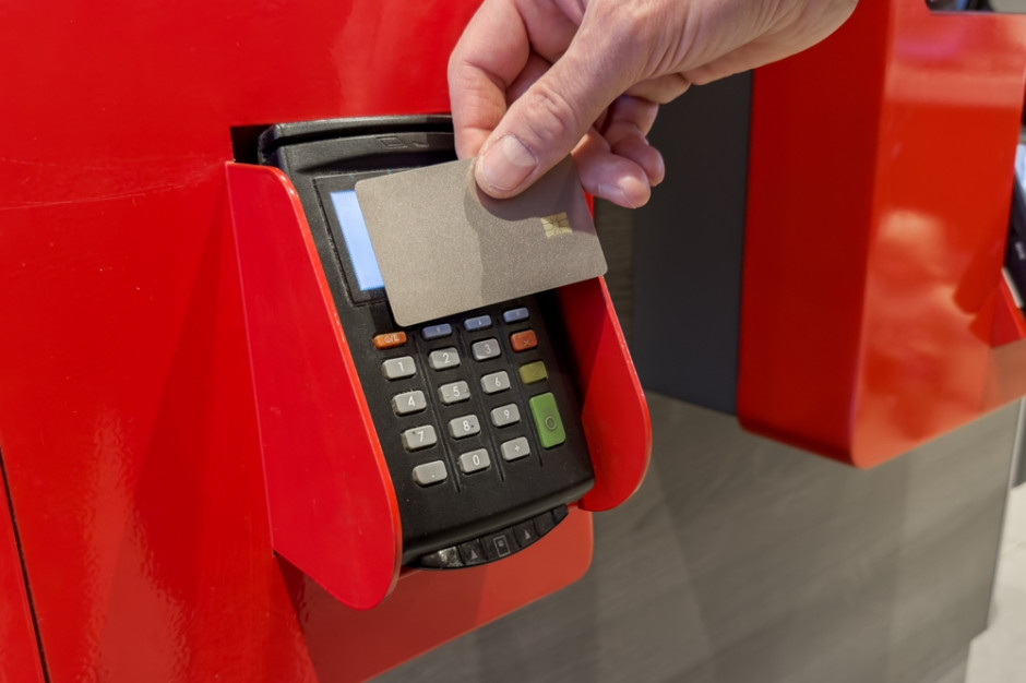 Usuwają ze sklepów kasy samoobsługowe. Pracownicy zdradzają prawdziwy powód