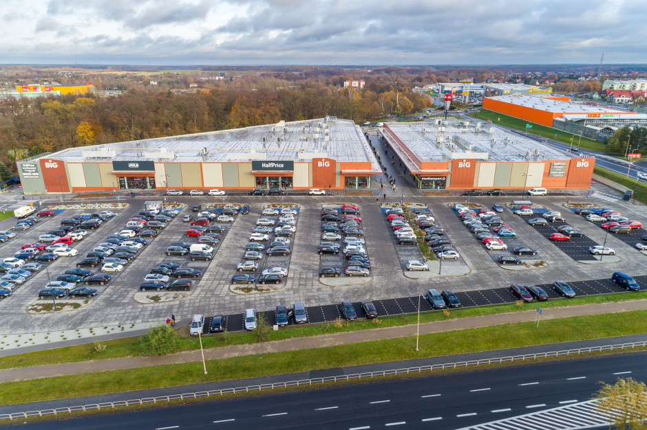 Powiększyli parking pod centrum handlowym. Darmowe parkowanie dla 430 ...