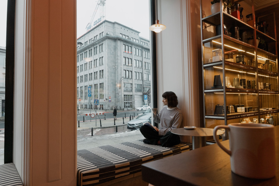 Coffeedesk łączy online z offline. Szósta kawiarnia marki otwarta